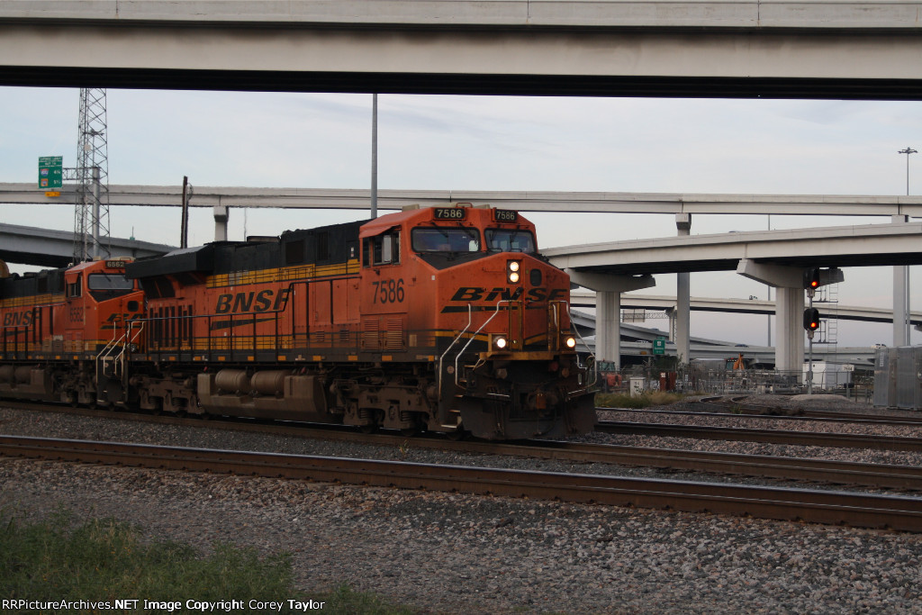 BNSF 7586